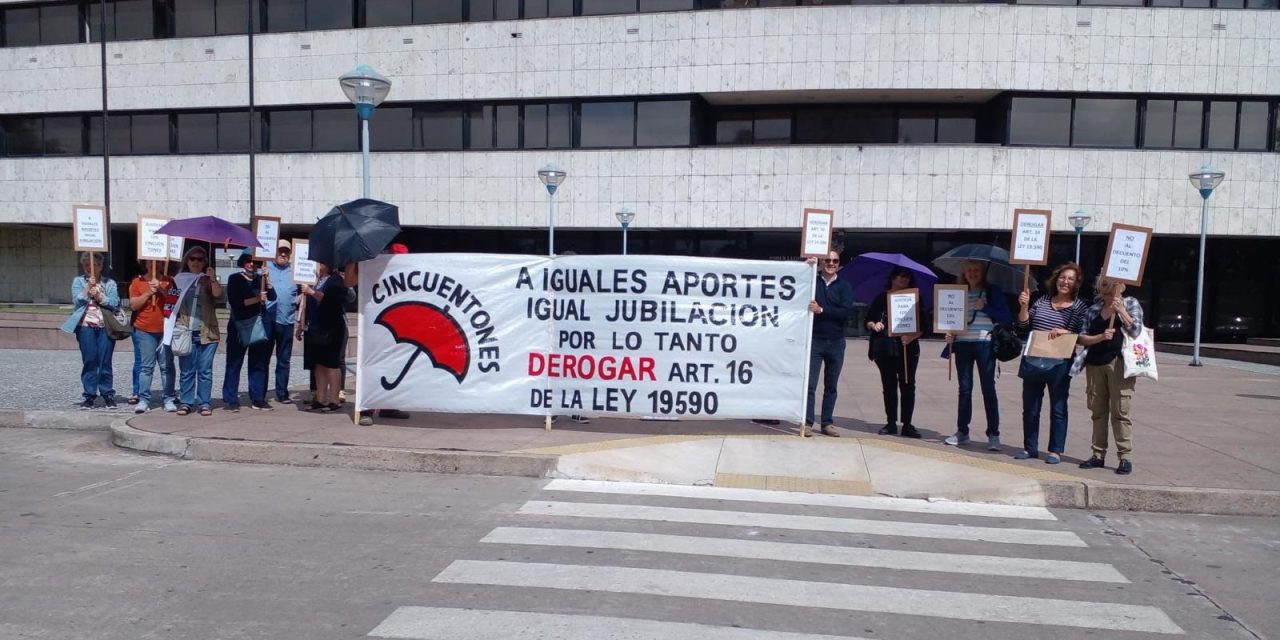 “Cincuentones” siguen luchando para recuperar su jubilación - Sociedad ...