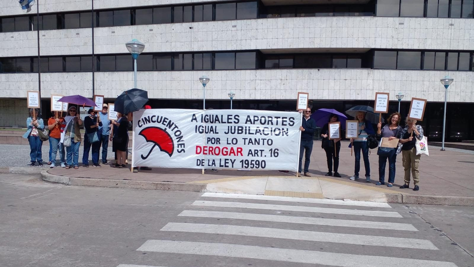“Cincuentones” siguen luchando para recuperar su jubilación - Sociedad ...