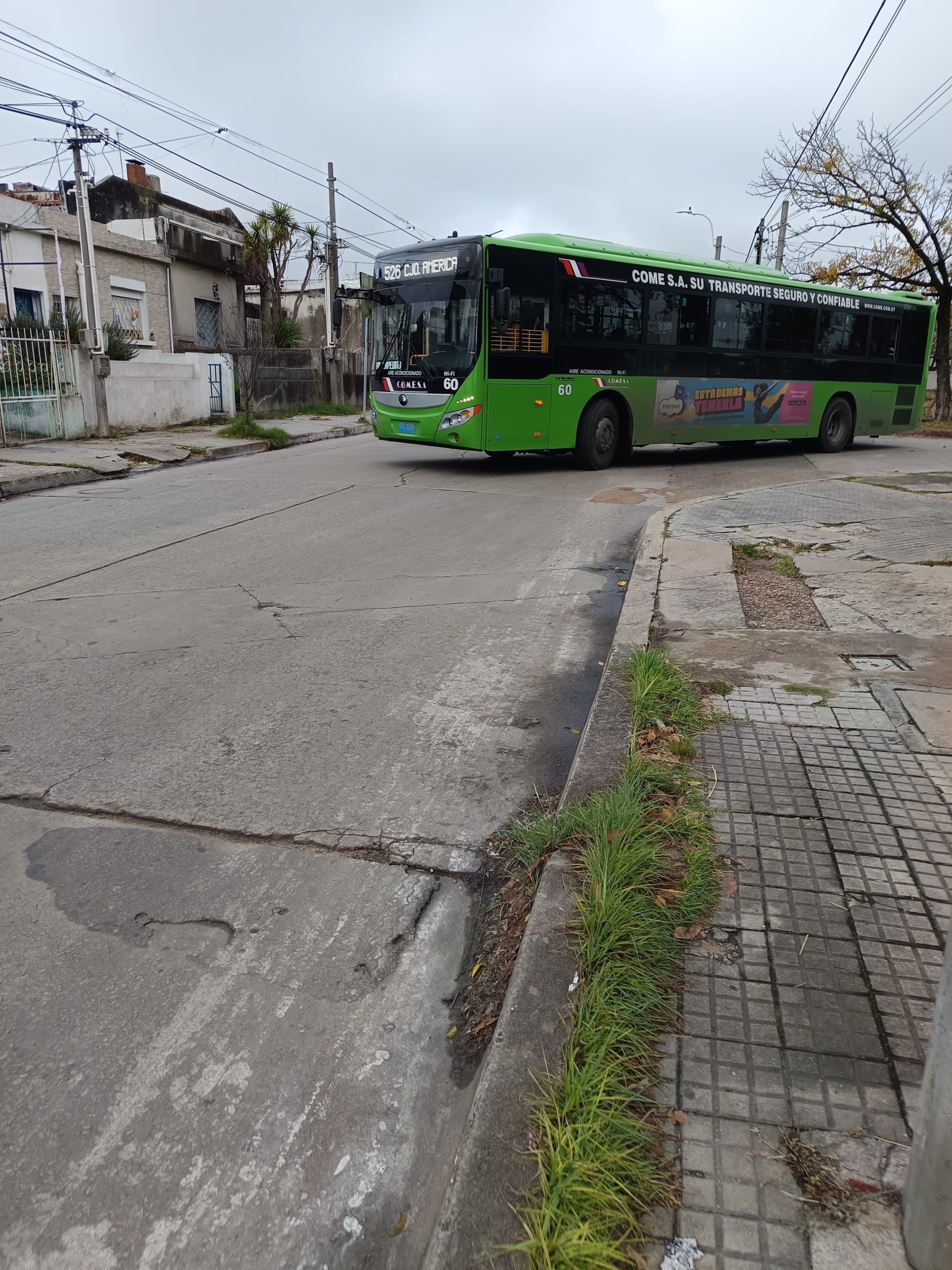 La línea 526 vuelve a cambiar de recorrido por el estado deplorable de ...